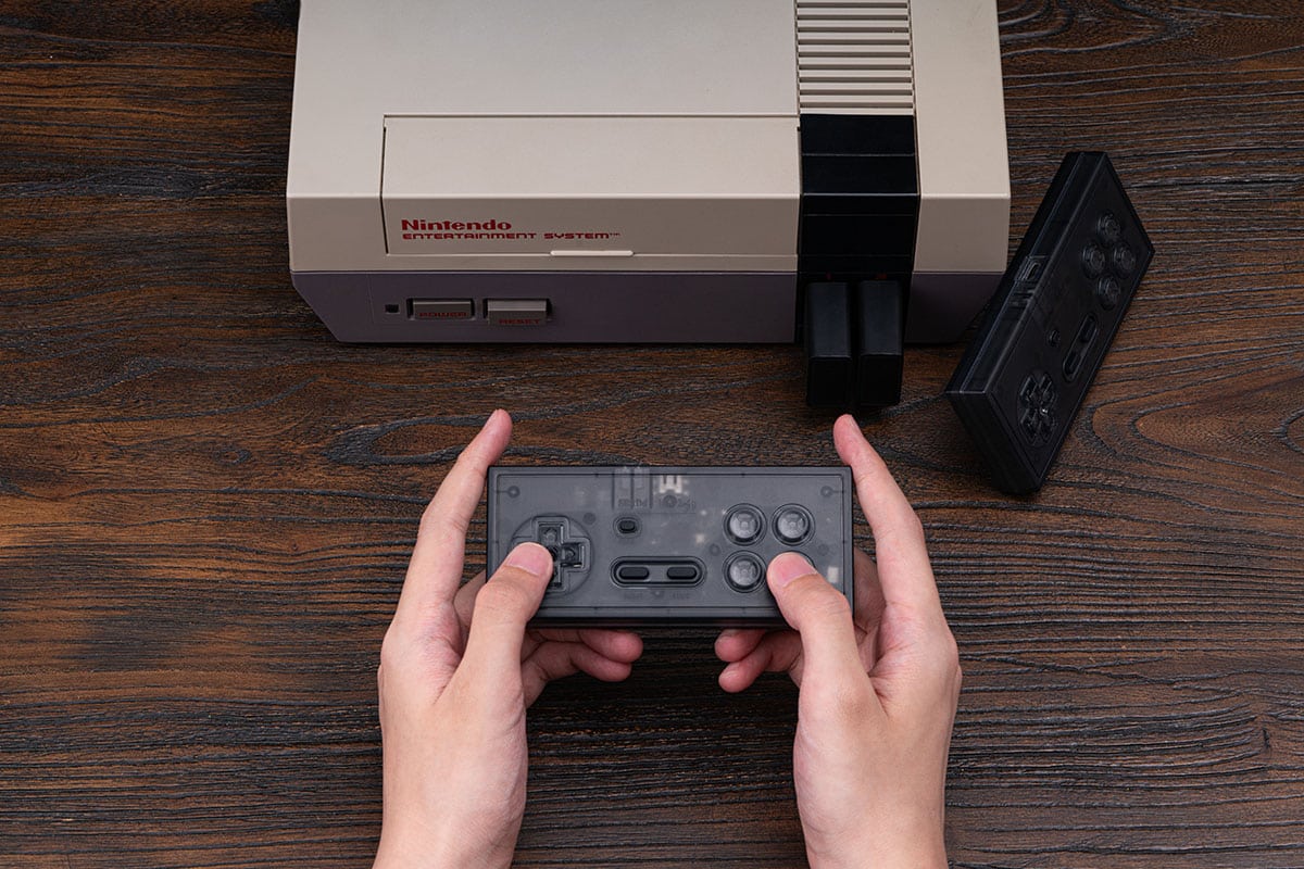 Teclado Inalámbrico de 8BitDo Temático de NES con Joystick a solo $70 - El Chimo